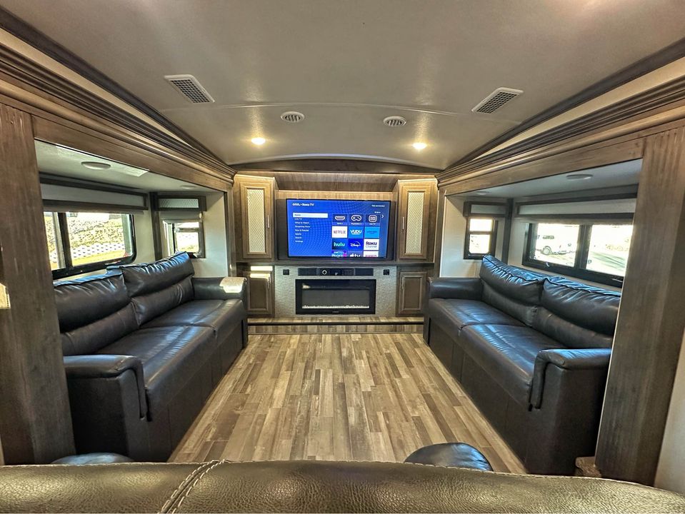 2020 Forest River cardinal luxury - Ultimate Toy Trader